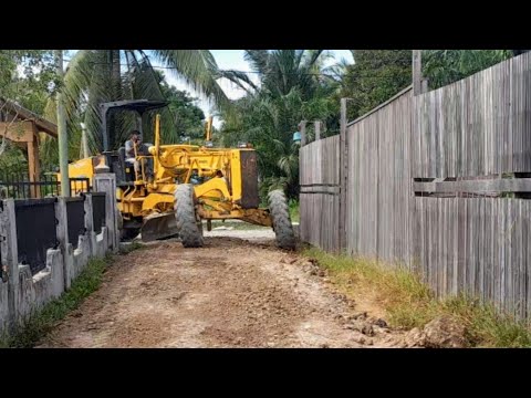 Motor grader Komatsu Grading jalan Gang sempit. - YouTube