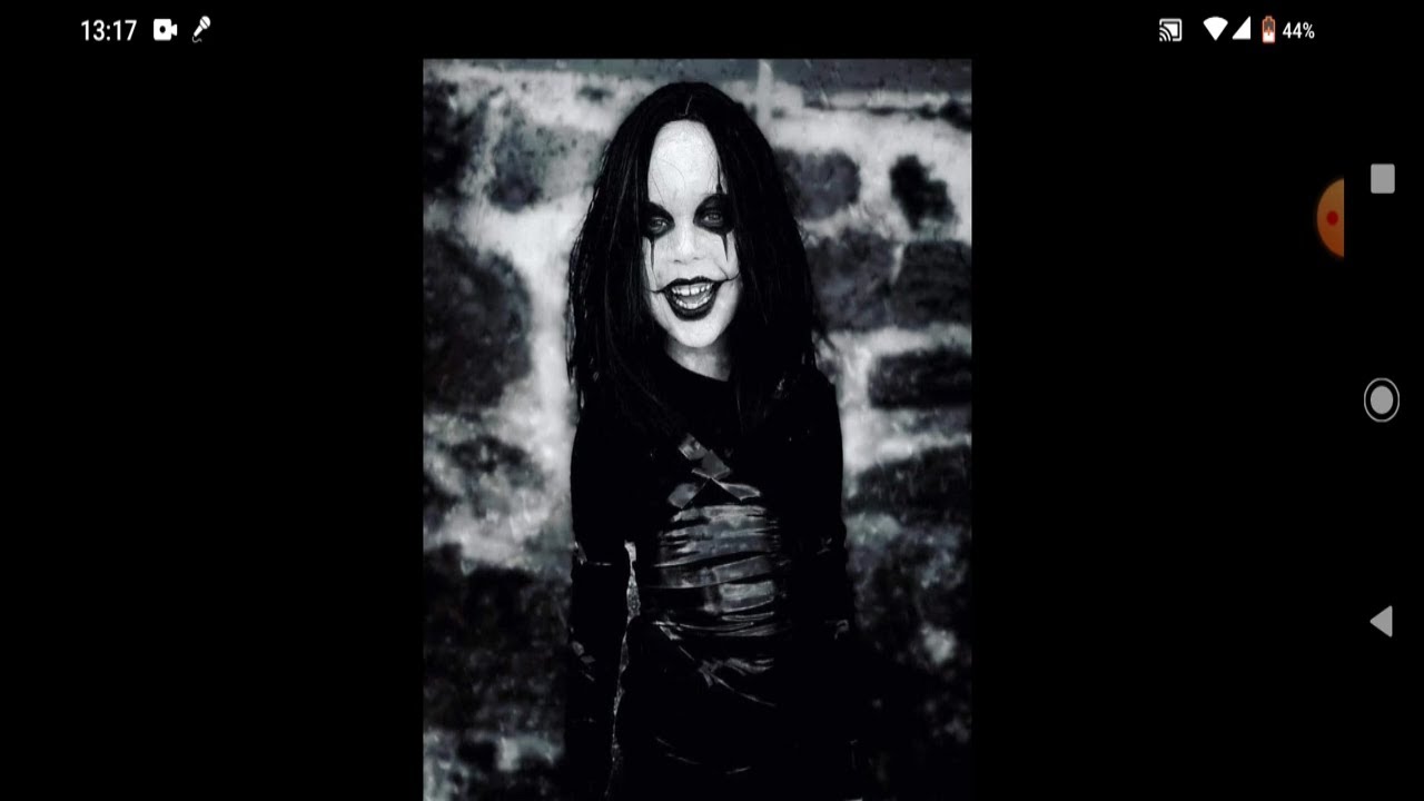 HORROR JUNKIE REVIEW | 7 YR OLD RECREATES HER FAVOURITE HORROR ...