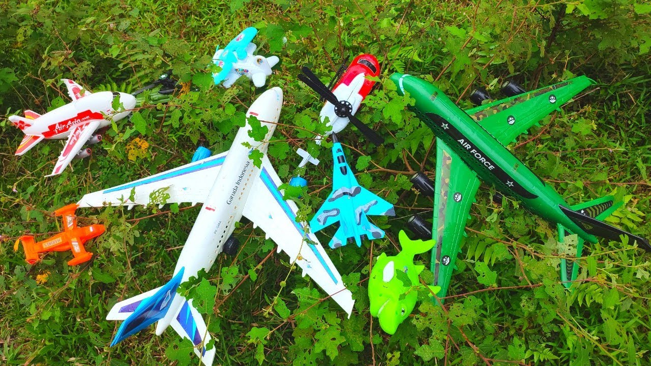 Menolong Pesawat Terbang: Pesawat Garuda, Helikopter, Pesawat capung ...