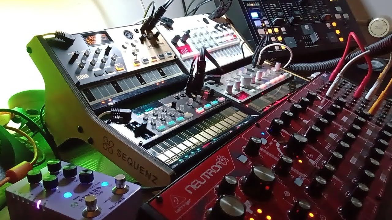 Korg Volca drums, sample2, fm2, bass and Behringer neutron jam. - YouTube
