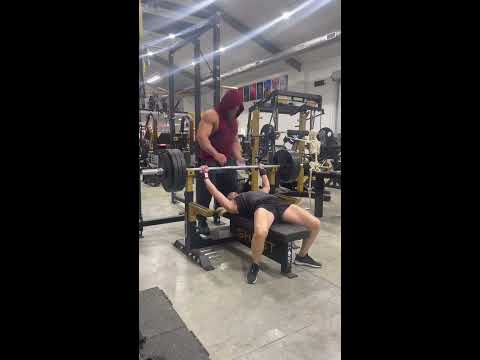 Powerlifting Icon Jen Thompson Smashes a 335-lb (152-kg) Raw Bench ...