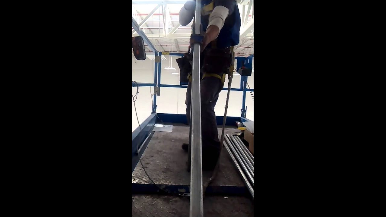 Como hacer una omega de tubo conduit. - YouTube