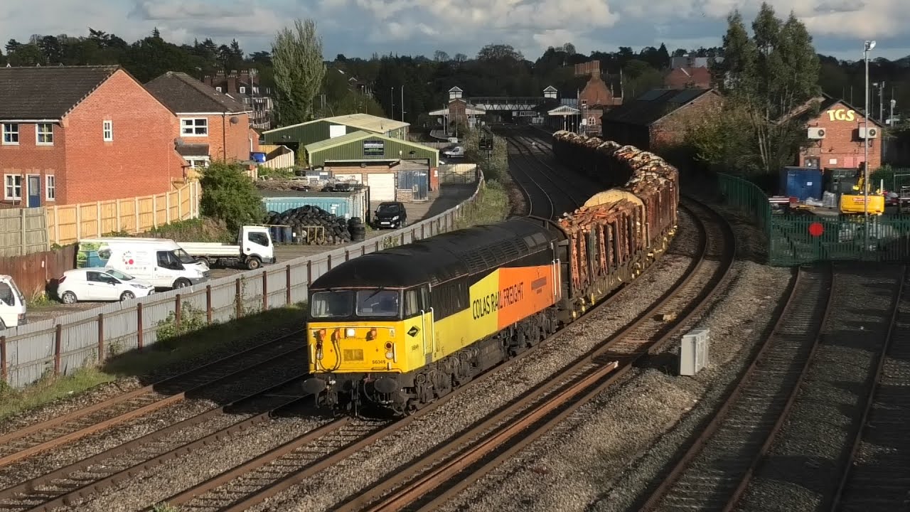Baglan Bay Logs return with Class 56 haulage..and Thrash - YouTube