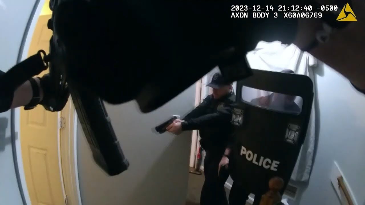 Bodycam: Officers Shoot Hostage Taker, Free Hostages After Breaching ...