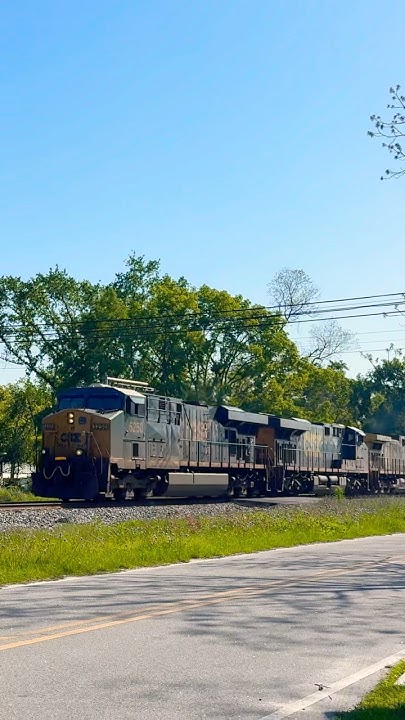 CSX ES40DC 5250 leads CSX M605-11 with a nice NF K5HL 2PC on 04/11/2025 #Shorts #train - YouTube