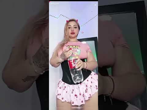 Beautiful ❤️ Big Booty Mommy Twerking 🔥on Short Skirt 😍