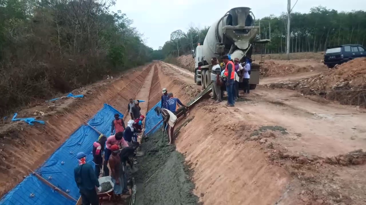 Pengecoran lining saluran(2) - YouTube