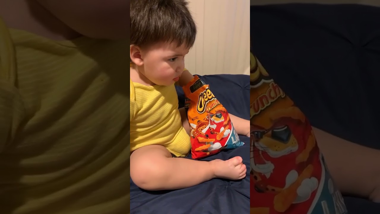 Eating Cheetos#cheetos - YouTube