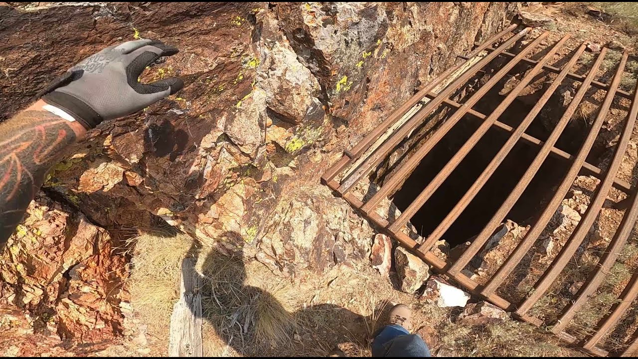 Another vertical mine-shaft found! The Pit Of Nope! KTM300xcw - YouTube