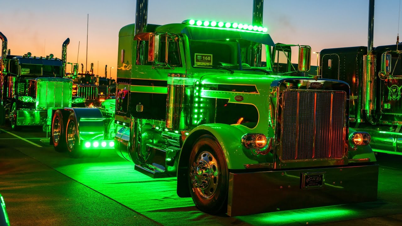 MATS "Light Show" 2025 Mid-America Trucking Show Louisville. Big rigs ...