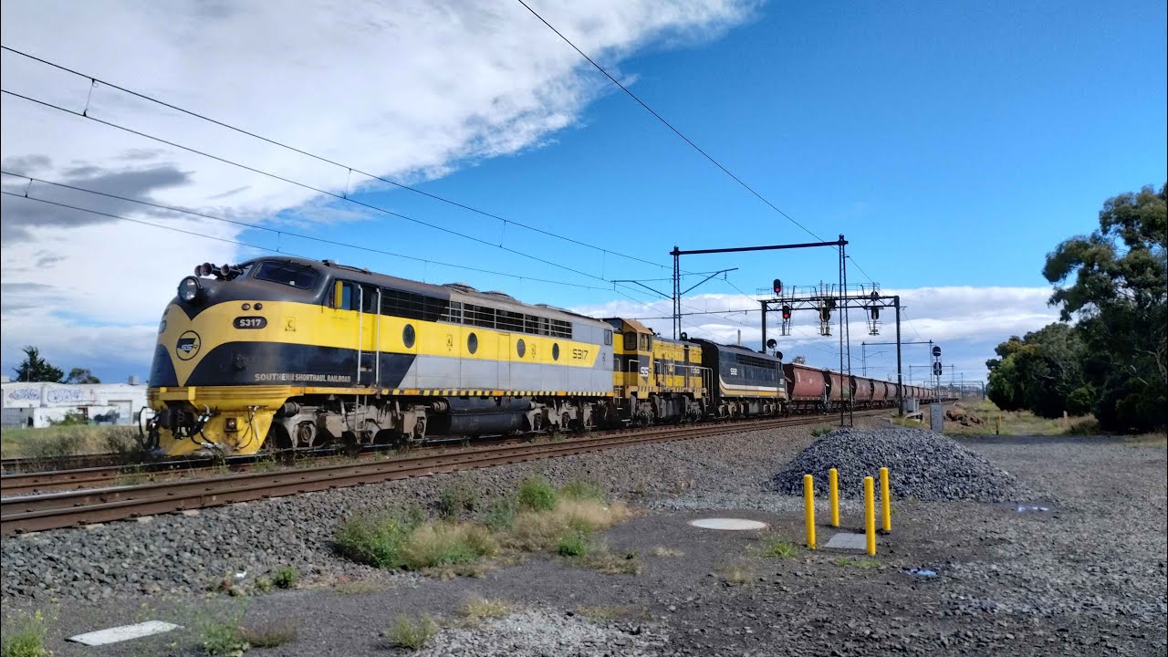 2 SSR Trains -T386 P17 P16 rail train and S317 T363 S312 grain - YouTube