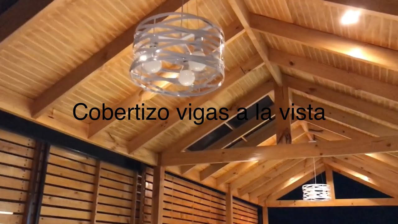 Vigas De Madera En El Techo De La Cocina
