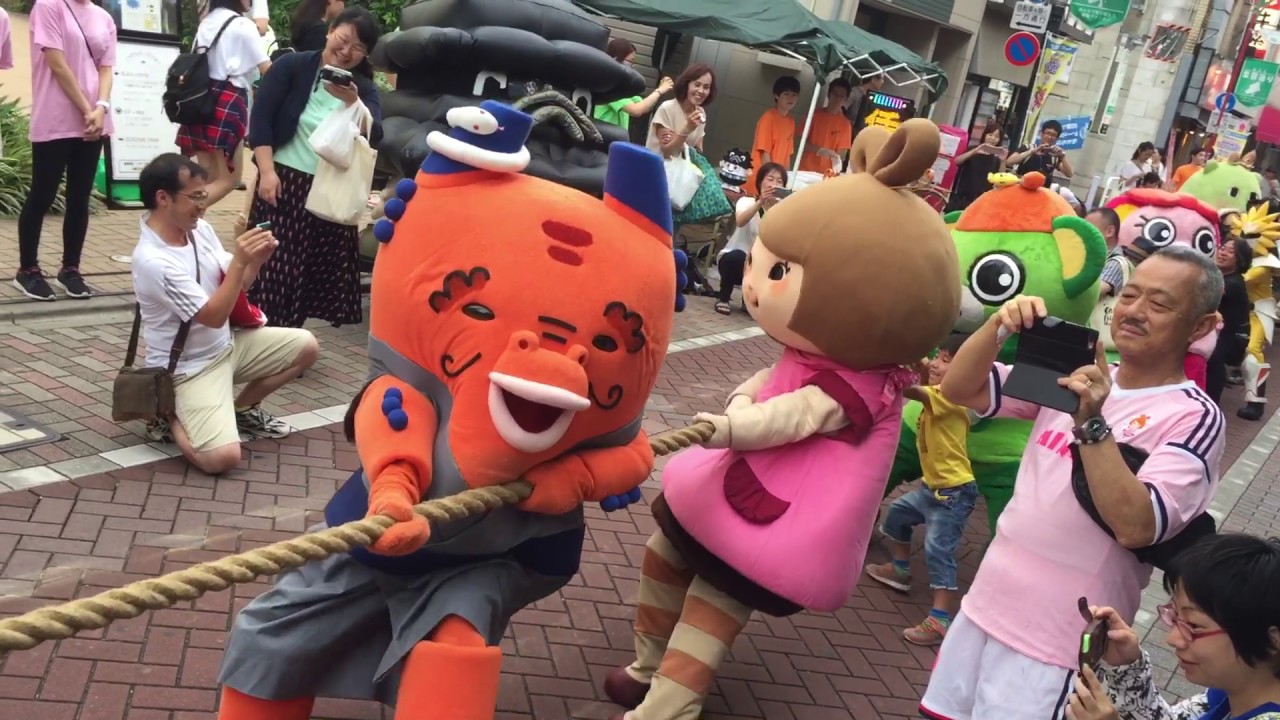 Japanese mascots in a tug of war - YouTube