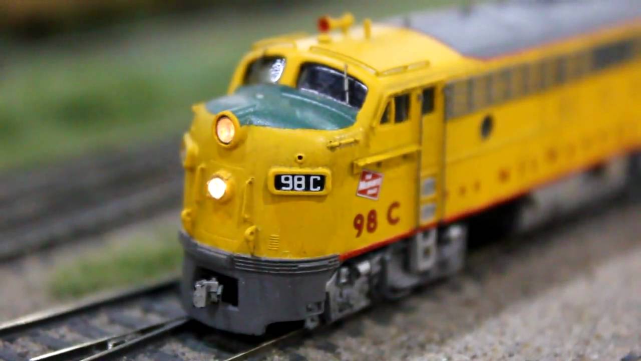 Lighting and Sound in an N-scale Locomotive - YouTube