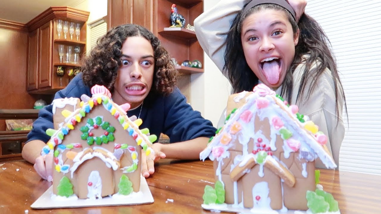 ULTIMATE GINGERBREAD HOUSE WARS - YouTube