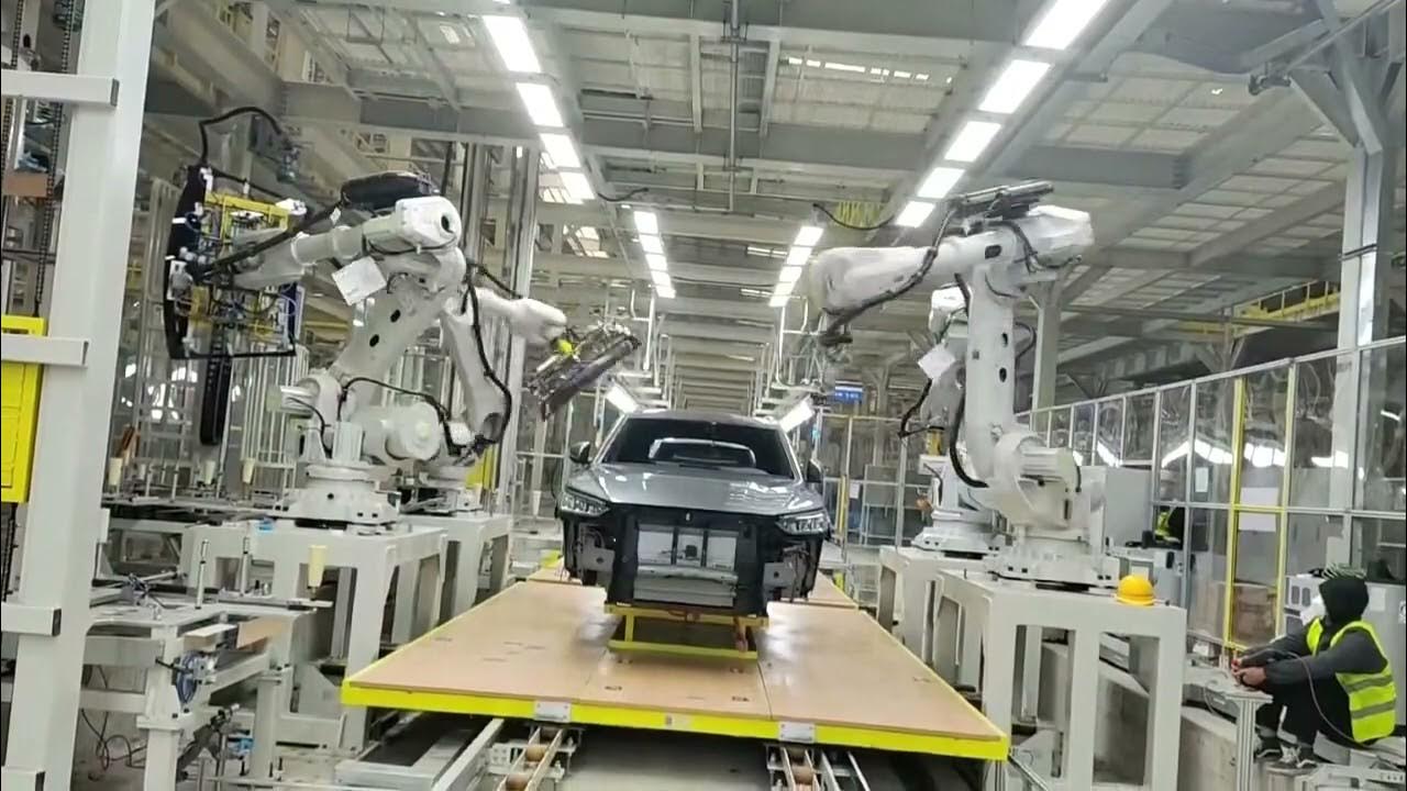 ABB robot glues car front windshield，ABB robot dispensing for the automotive industry - YouTube