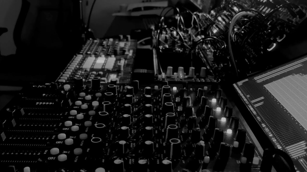 EPISODE 4: IMPROVISED EURORACK MODULAR TECHNO WITH TWO VHIKK X ...
