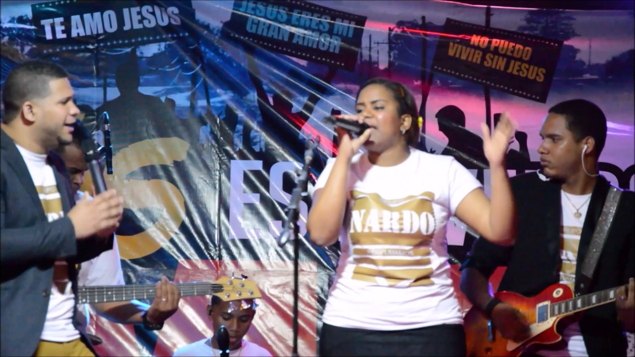 EL NOS AMA - Christine D'Clario interpretada por el Grupo NARDO - YouTube