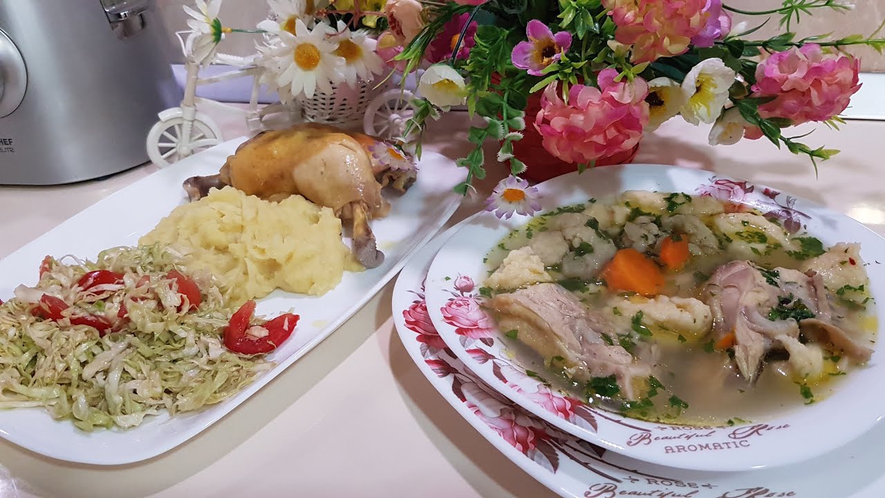 Supa de pui cu găluște cu pulpe Pireu de cartofi și salata delicioasa ...