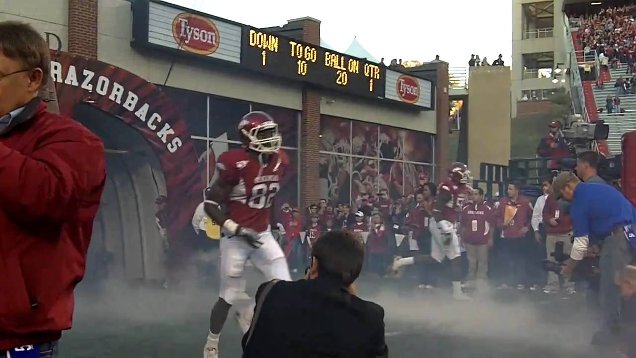 Razorback Football Team Entrance Oct 30,2010 - YouTube