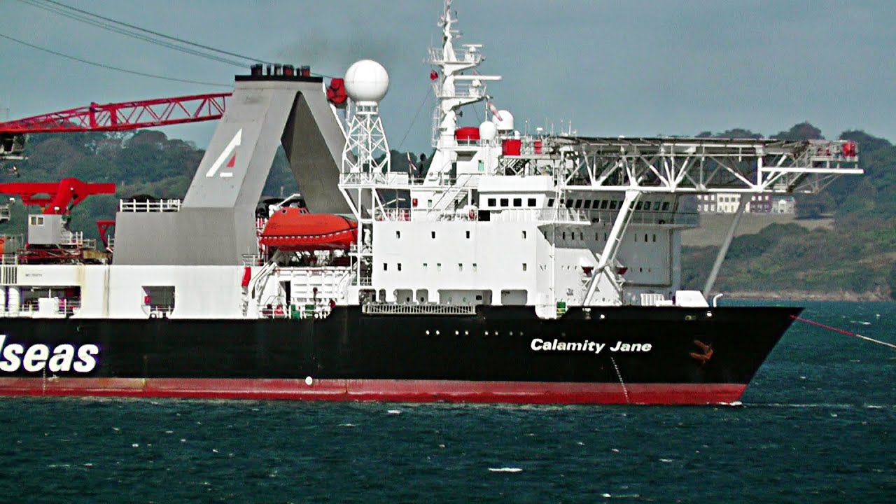 The Calamity Jane Ship Leaves Falmouth Docks in Cornwall - YouTube