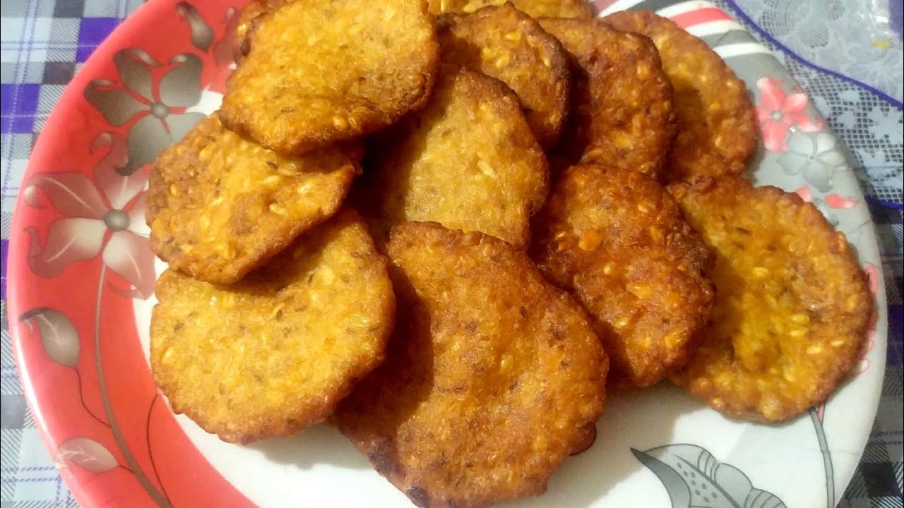 Crisp snack with URAD DAL, నెల రోజులు నిల్వ వుండే చెక్క గారెలు,chekka ...