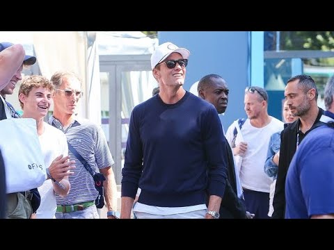 Tom Brady flexes his muscles, crushing personal best bench press for ...