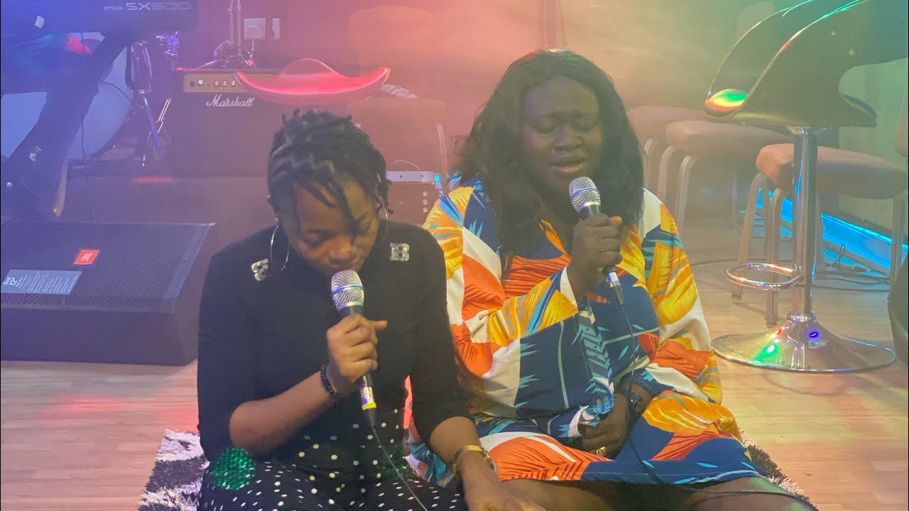 Oluwamitomisin ft Temmy D || Moment of Worship - YouTube