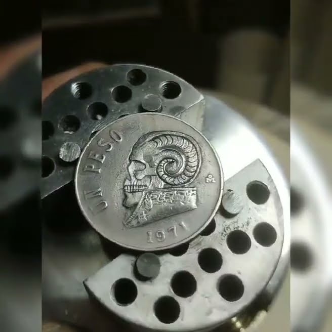 Hobo coin carving # coin #engraving #hands #hobonickel # - YouTube