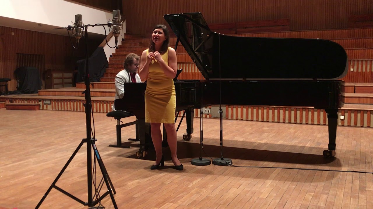 W.A.Mozart- Durch Zärtlichkeit und Schmeicheln (Blondchen aria) - YouTube