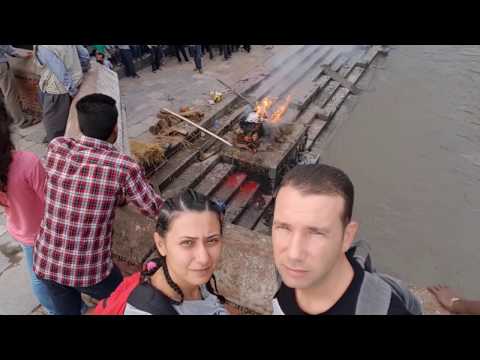 Nepal / Katmandu Pashupatinath Hindu Tapınağında Cenaze Yakma Töreni