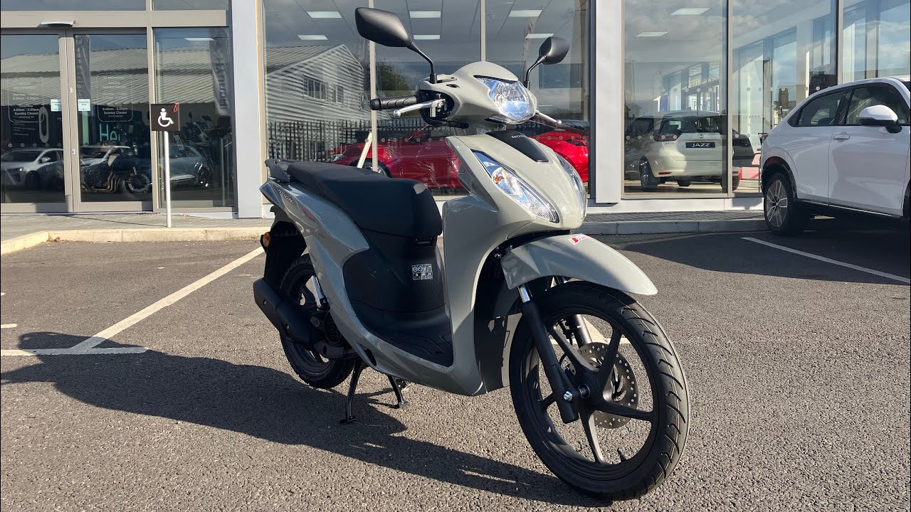Honda Vision 110 NSC110 Scooter - YouTube