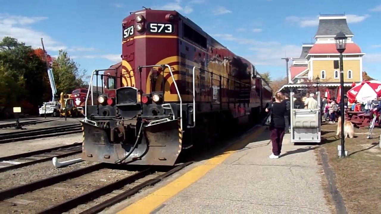 Conway Scenic Railroad Pulling into the Station in North Conway New ...