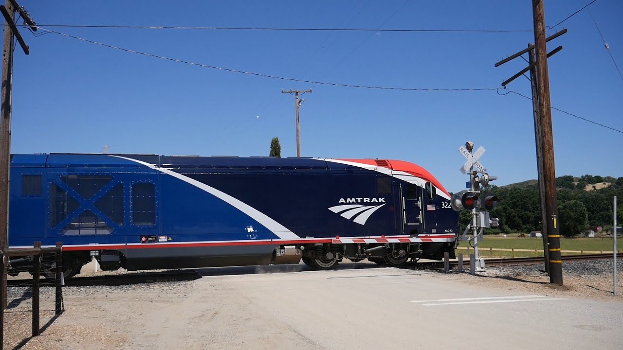 Classic SP signals! WABCO AL-70 gates at work in central California, 5 ...