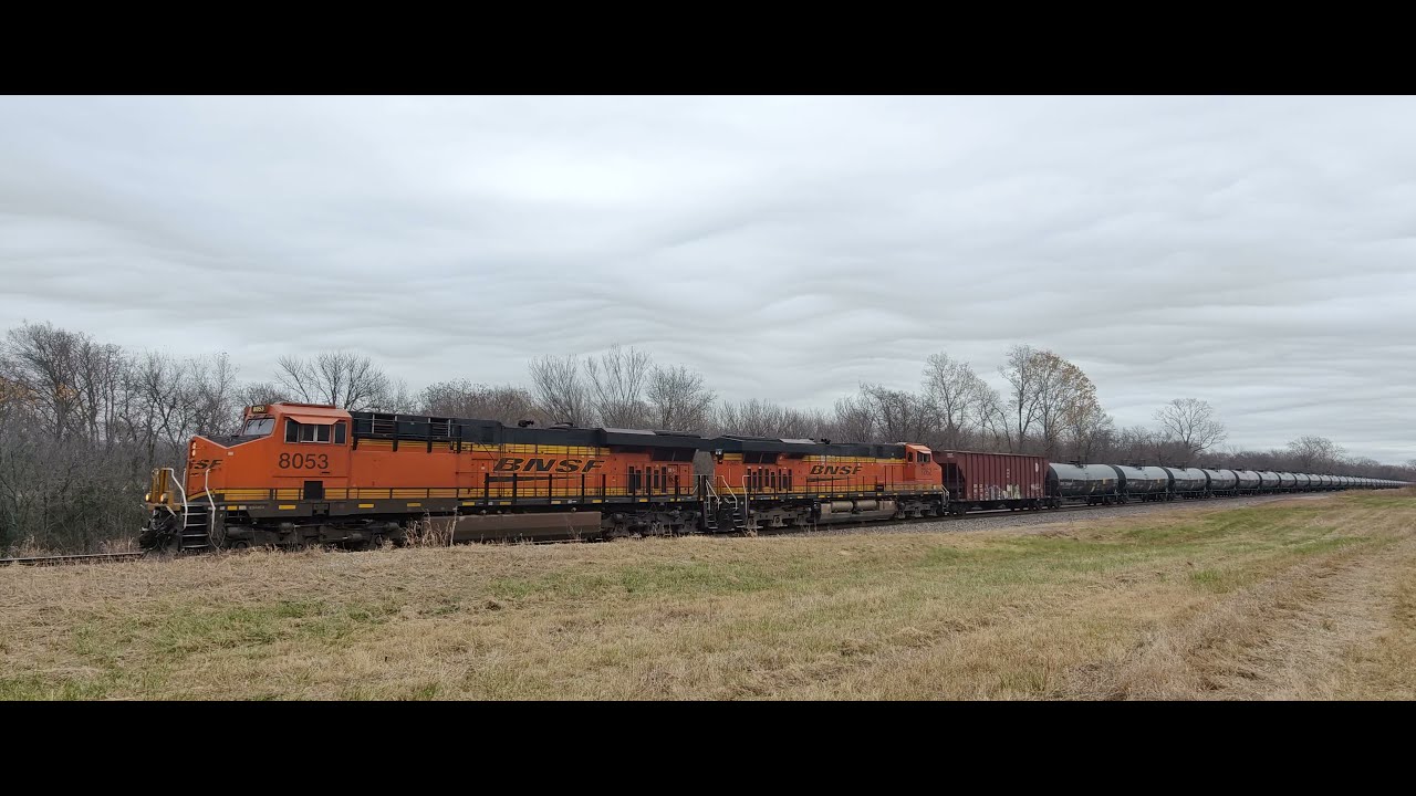 Westbound BNSF 8053/7262 & CP 9837, Tanker Train, "Cherokee Sub" Tulsa ...