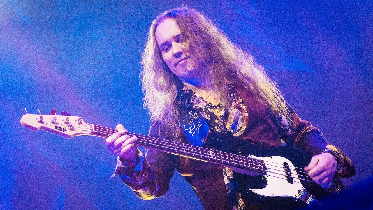UUSI JARKKO AHOLA! - YouTube
