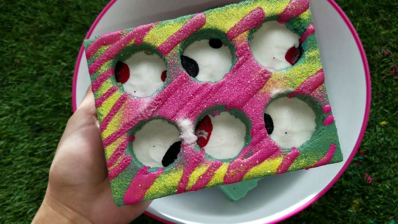 Damp Foam & Snow Bombs - YouTube