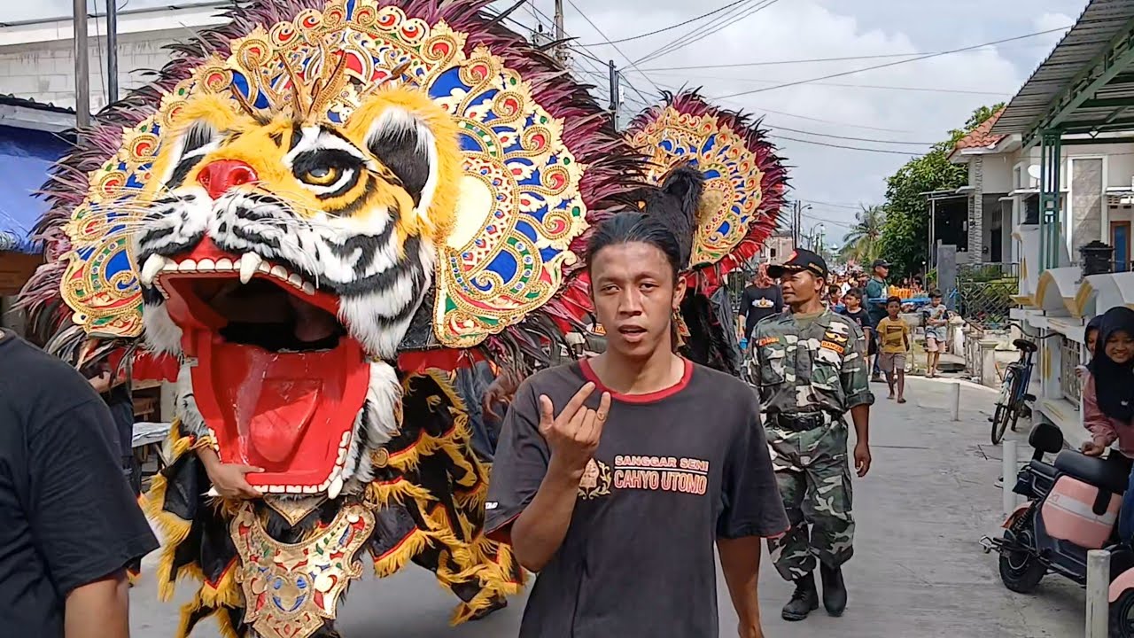 kirab meriah barongan cahyo utomo di tapen kuncir siang - YouTube