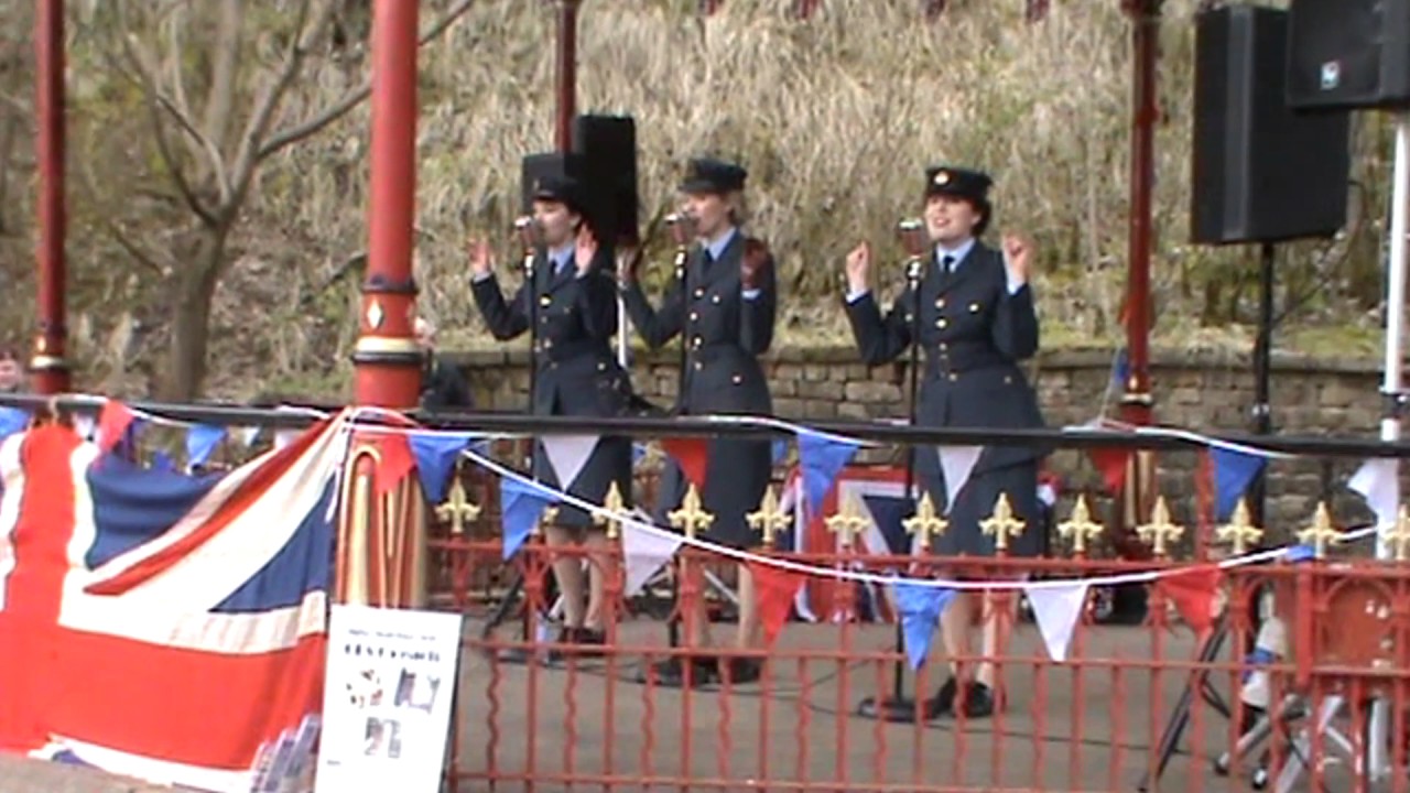 The bluebird belles@Crich tramway museum. - YouTube