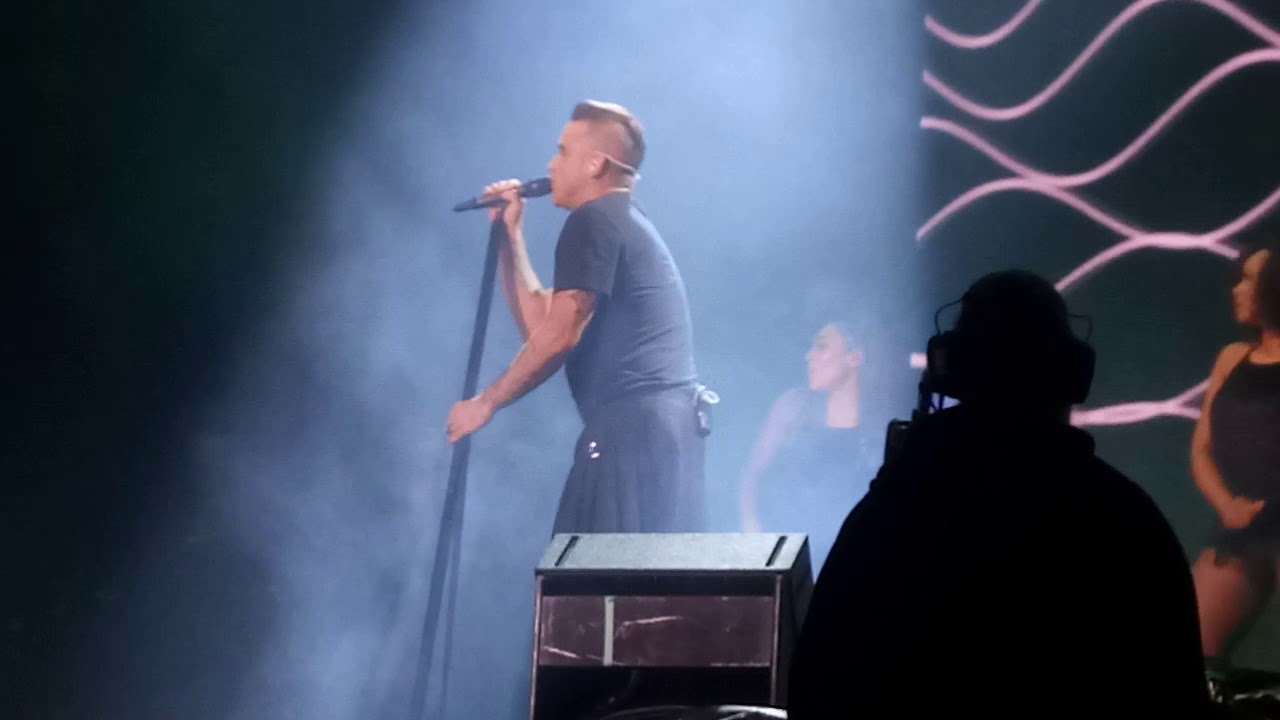 Robbie Williams - Tripping Corona Capital 2018 - YouTube
