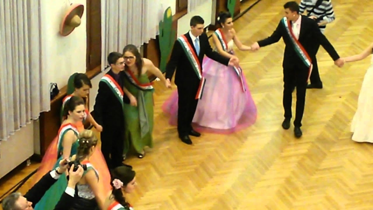Maturitní ples gymnázia Slaný tanec s tř. prof. - YouTube