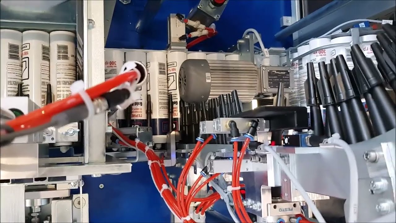 automatic nozzles clipping and boxing machine - YouTube