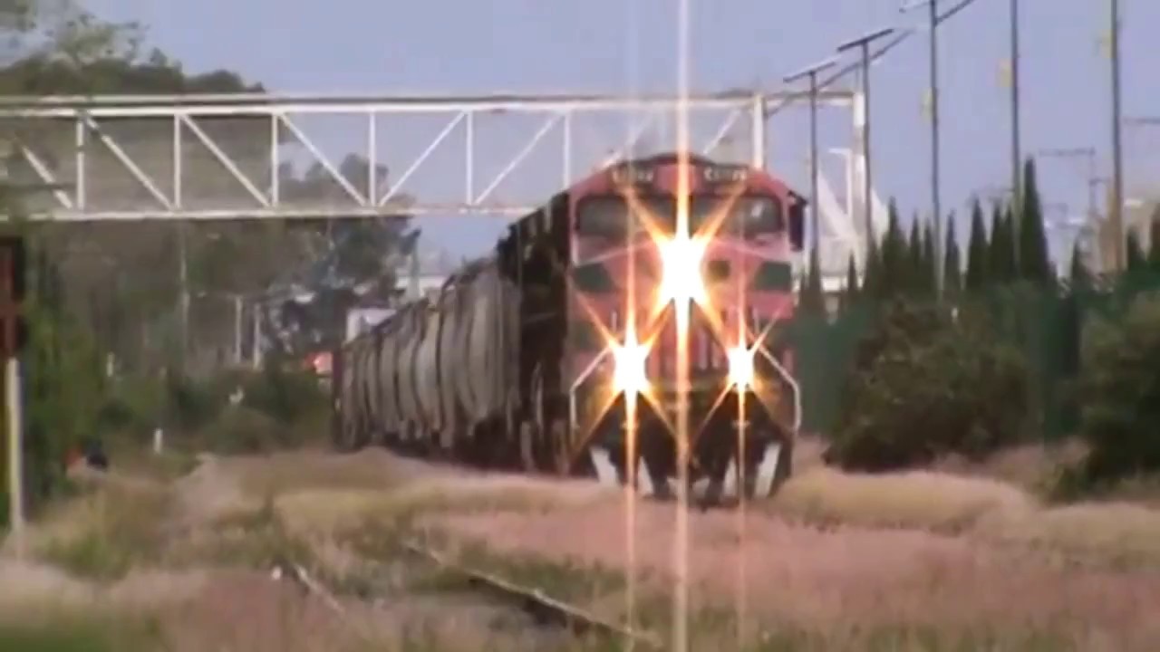 De ida y Vuelta: FXE 4607 y FSRR 4400 (La Madre de las maquinas de Ferrosur) con el TPT en ...