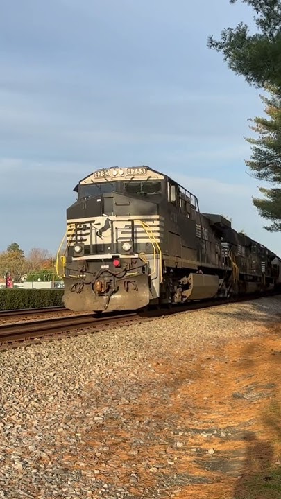 Ns 50D in the evening in Thomasville Nc #train #norfolksouthern #freighttrain - YouTube