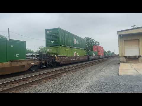 NS 28X with NS4003 leading Lyons, PA 5-20-2023 - YouTube