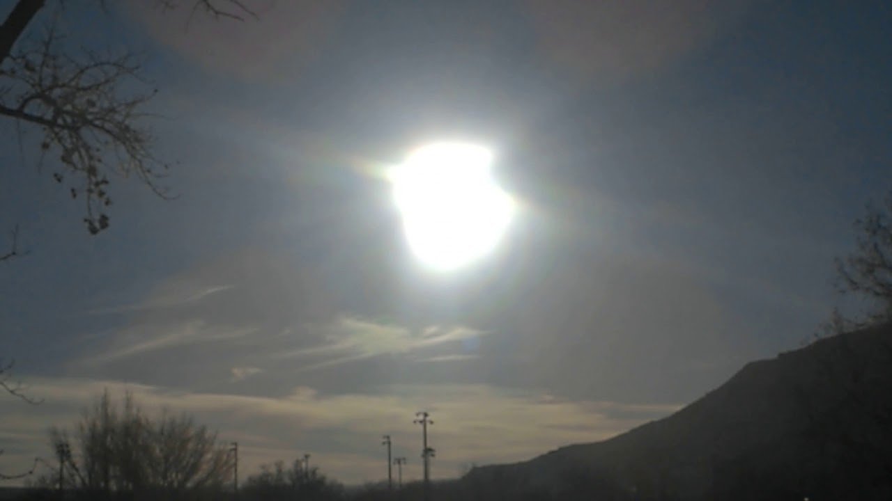 The flashing sun.... December 26th 2017 3:50 pm - YouTube