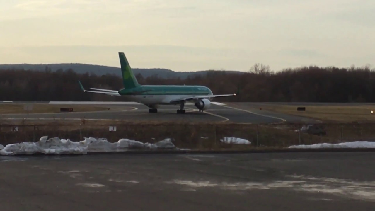 Aer Lingus Boeing 757-2Q8 taking off at Bradley Intl (KBDL) Windsor ...