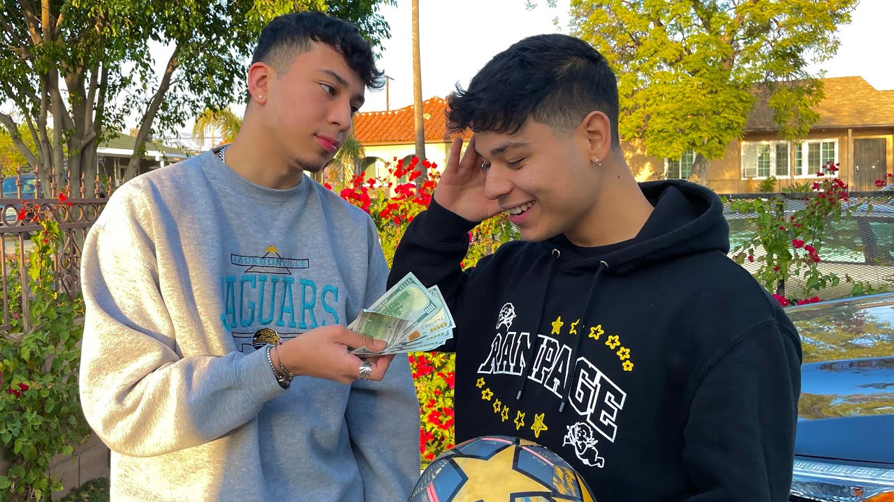 GIVING STRANGERS MONEY FOR SOCCER CHALLENGES!!! - YouTube