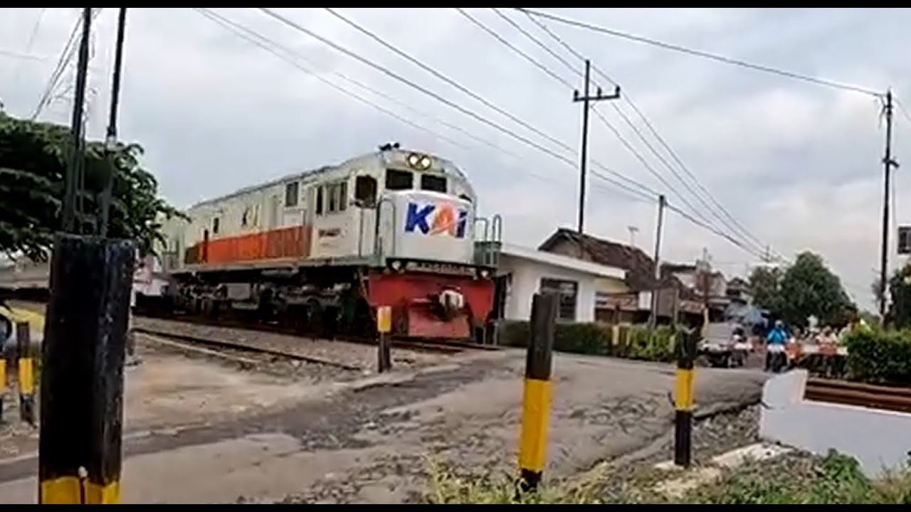 Keren!! Pengalaman Mengagumkan: Menyaksikan Kecepatan Kereta Api ...