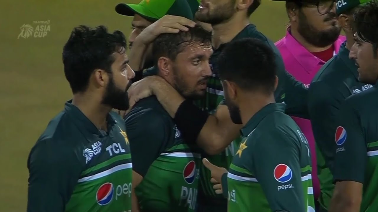 Babar Azam Zaman & Pakistani players crying in field after Pakistan's ...